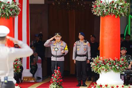 Kapolri Pimpin Apel Gelar Pasukan Operasi Ketupat 2025 di Surabaya – krakatau